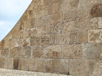 What to See at Omaha Beach, Normandy: 23+ Best D-Day Sites