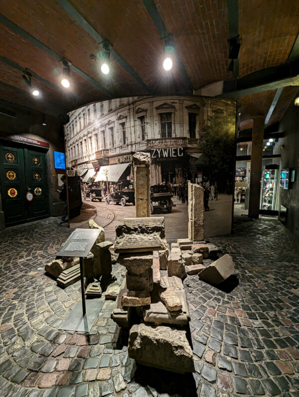 WWII Sites in Warsaw: 16+ Incredible Museums & Monuments