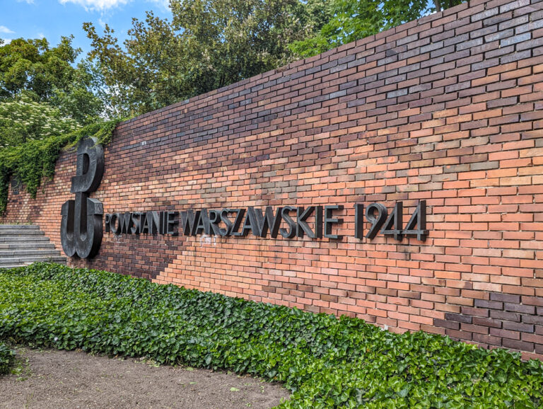 WWII Sites in Warsaw: 16+ Incredible Museums & Monuments