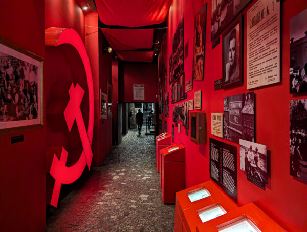 WWII Sites in Warsaw: 16+ Incredible Museums & Monuments